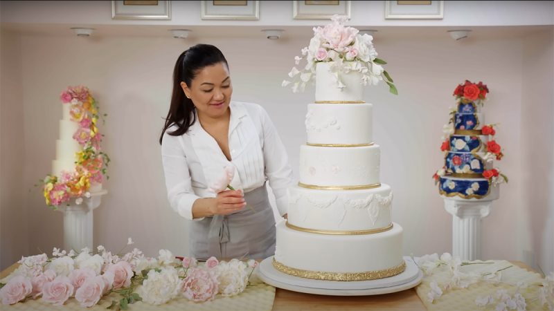 Watch Sugar Artist Ana Parzych Craft a 5-tier Wedding Cake